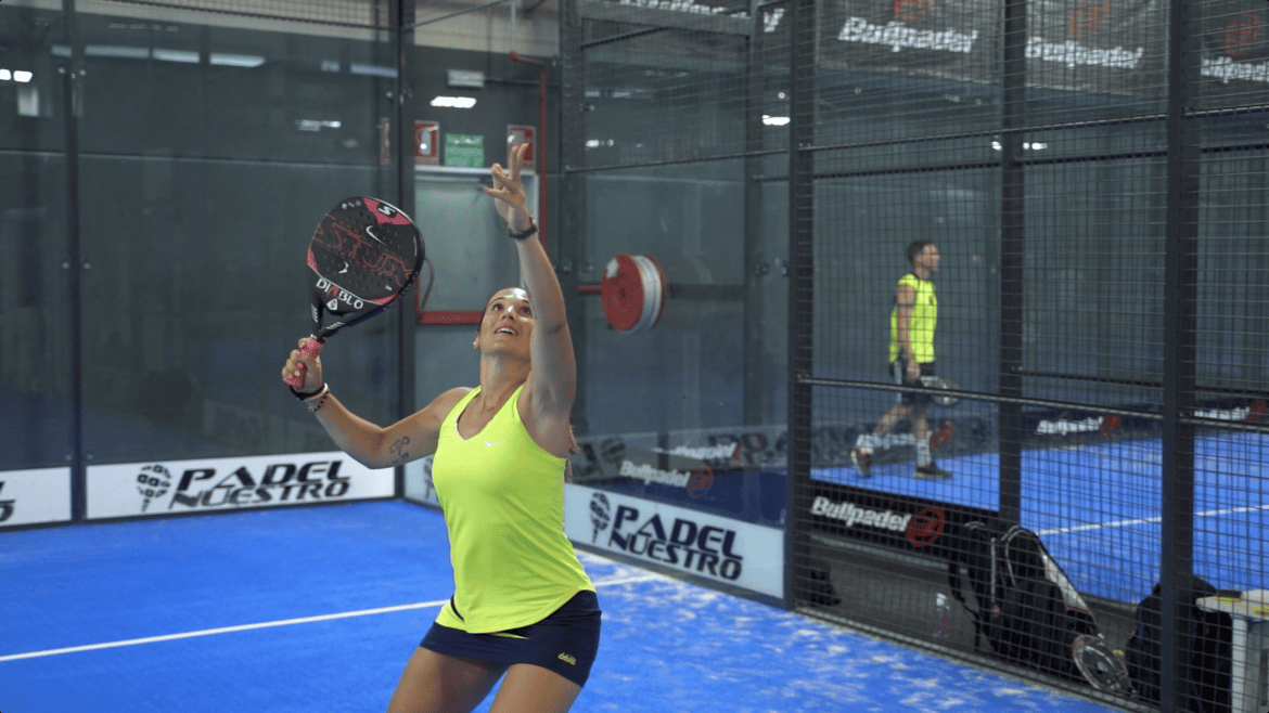 De Rulo | Met spin richting het hek | PadelMinded.nl